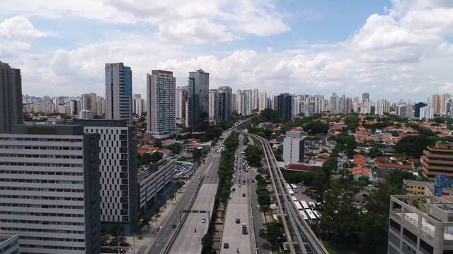 Vista Aérea da Avenida Luís Carlos Berrini em São Paulo - Imagin